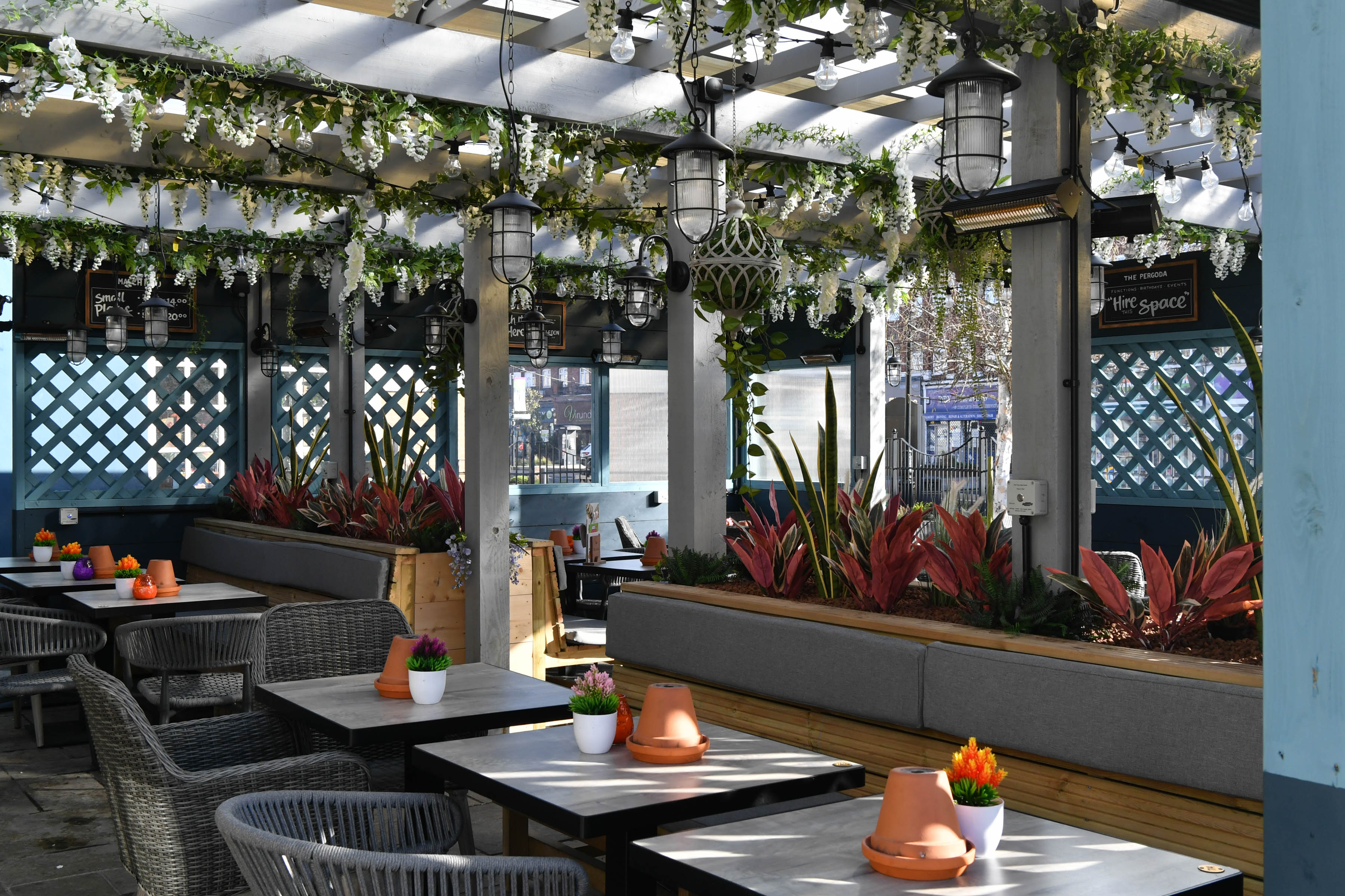 Ascott, Pinner | Pubs